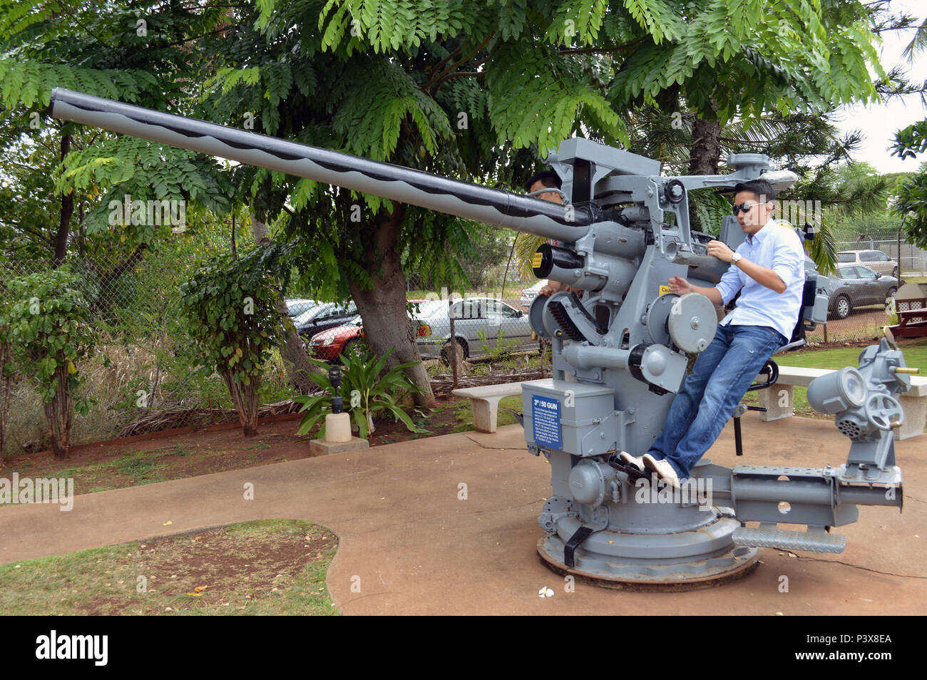 Soldiers assigned to the 9th Infantry Brigade, 6th Division, Singapore ...