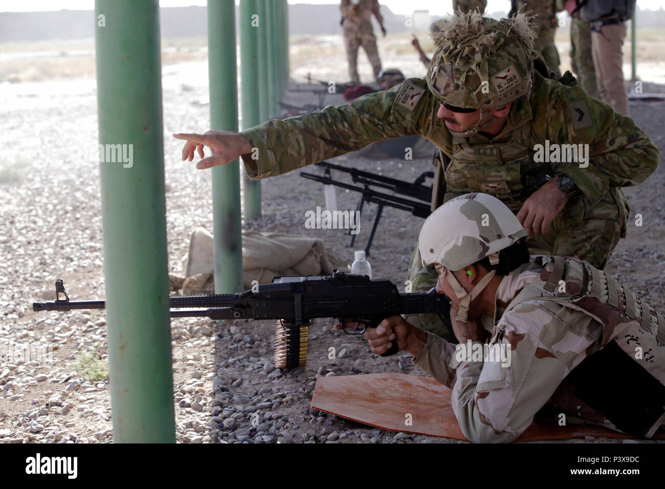 Machine gun operation techniques hi-res stock photography and images ...