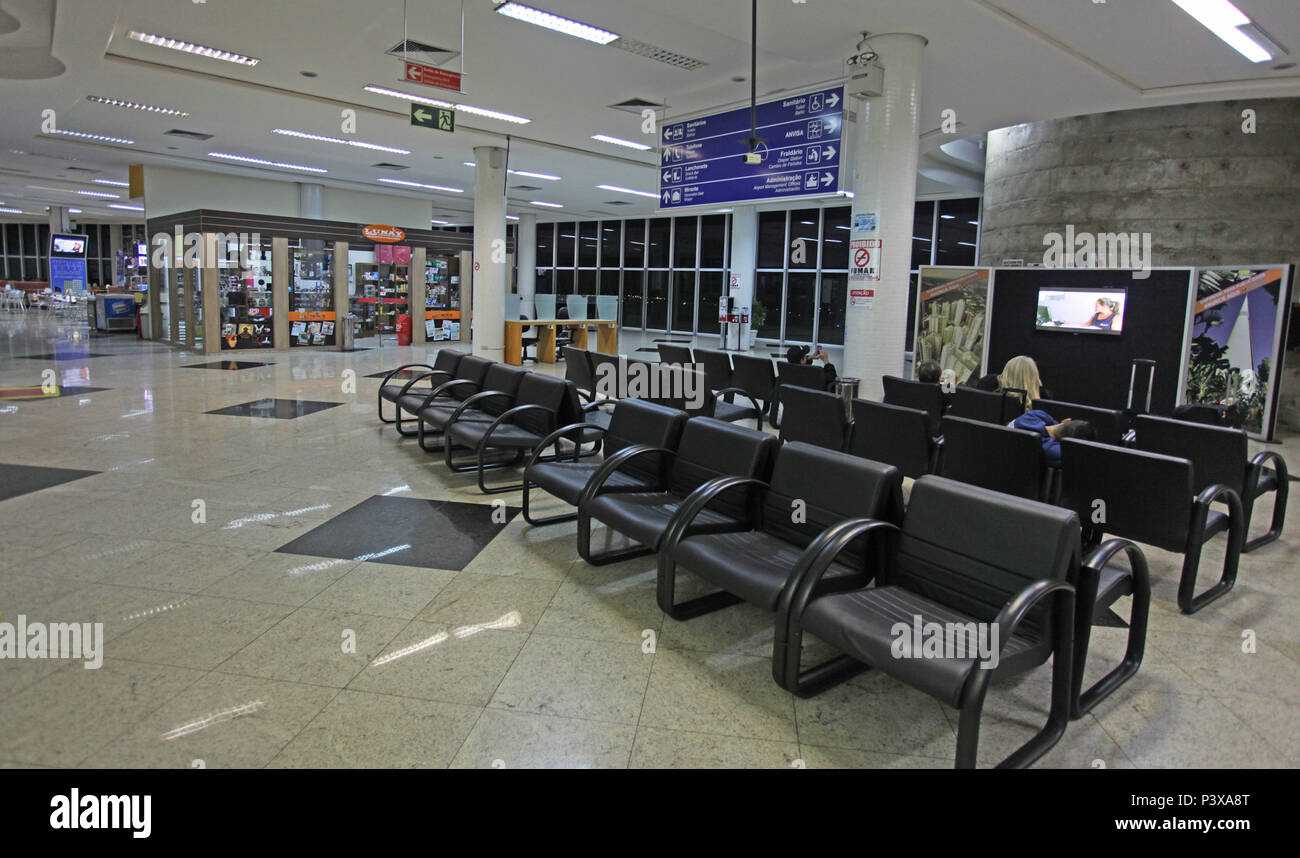 Vista do salão de espera do Aeroporto Silvio Name Júnior, em Maringá ...
