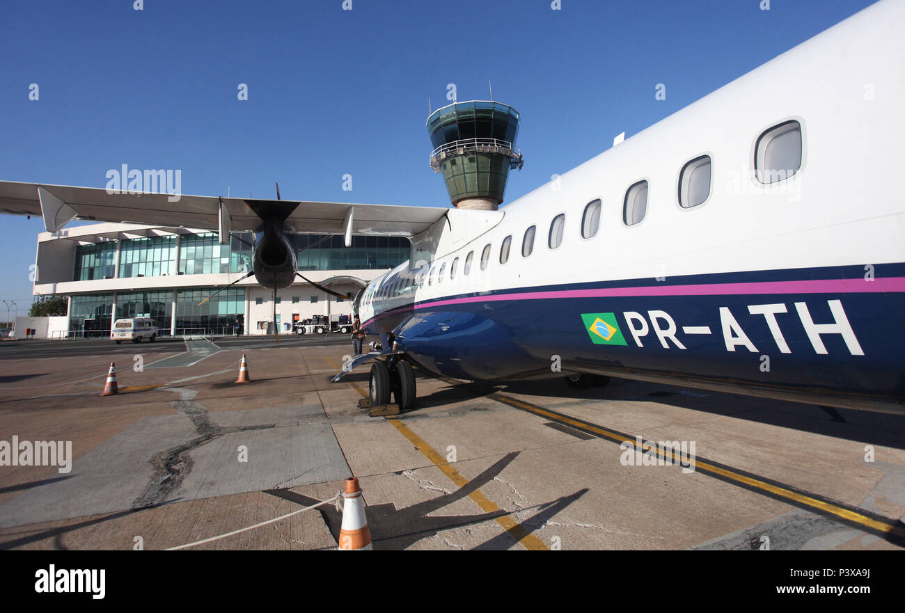 Vista do Aeroporto Silvio Name Júnior, em Maringá, na Região Centro ...