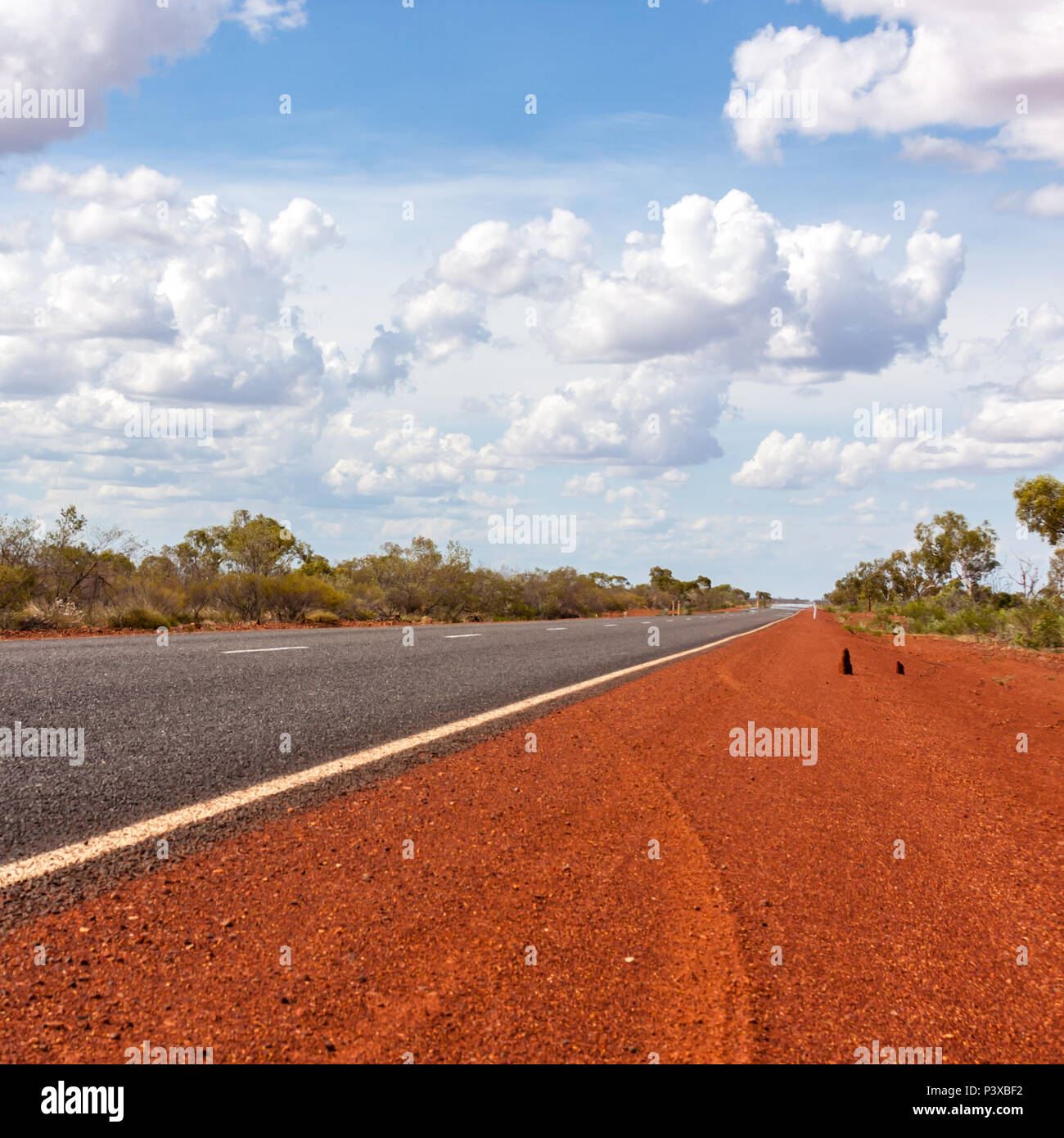 Empty asphalt road through Australian outback. Central Australia Stock ...