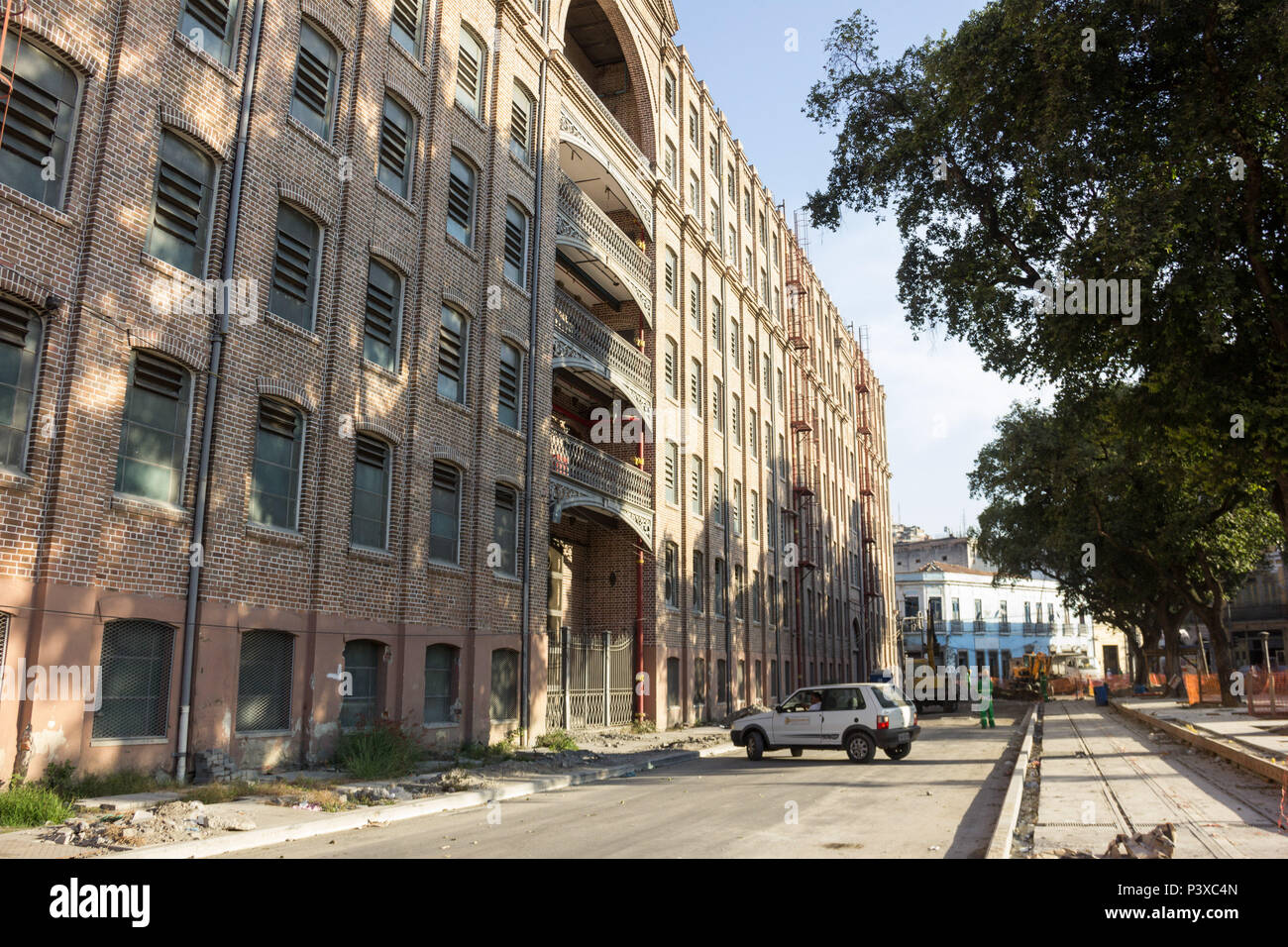 Vista do entorno do Moinho Fluminense, na região portuária da cidade do ...