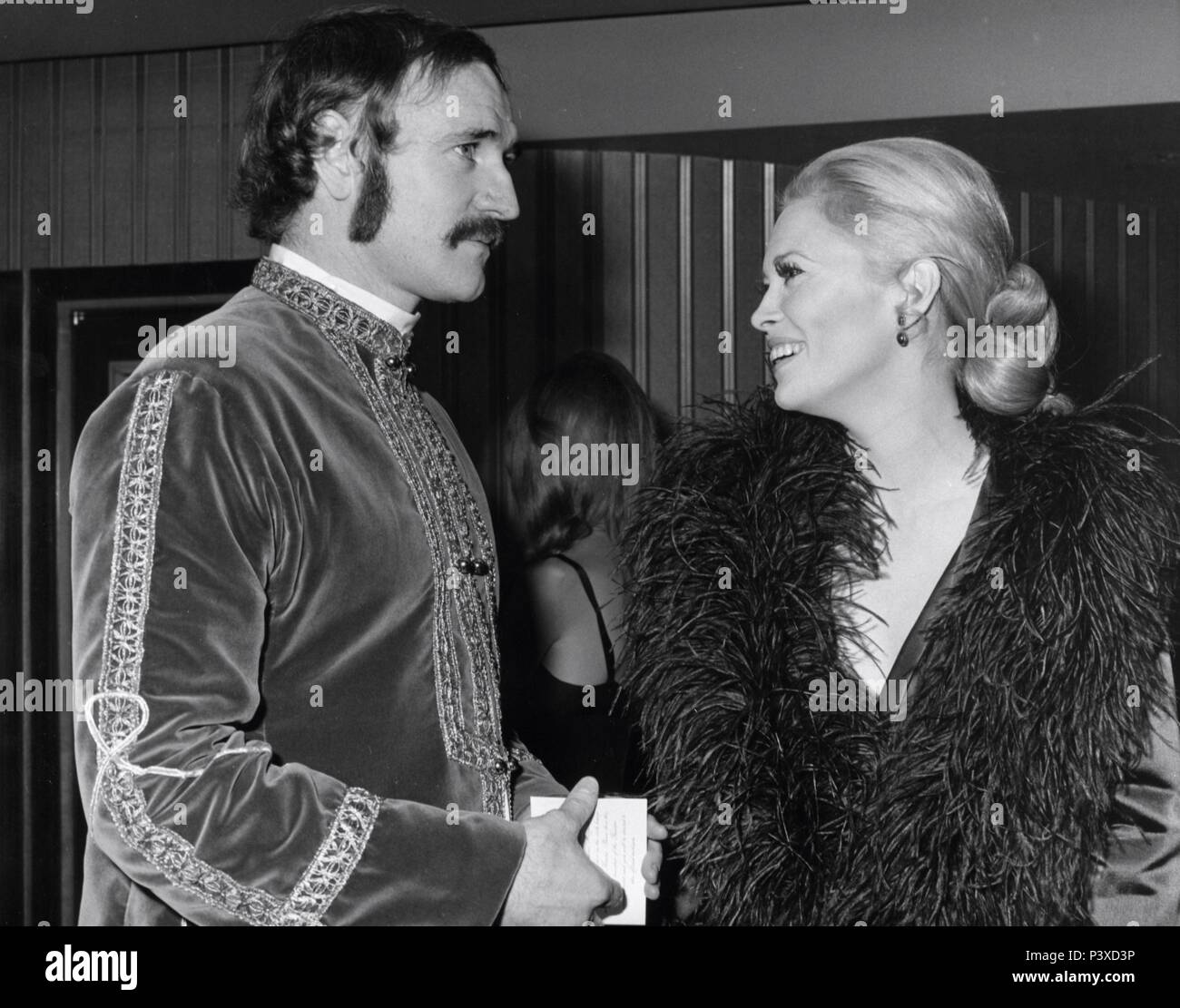 Faye dunaway and richard harris hi-res stock photography and images - Alamy
