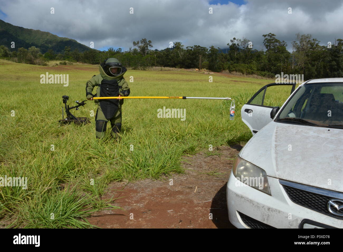 SCHOFIELD BARRACKS, Hawaii- Staff Sgt. Benjamin Barlow, explosive ...