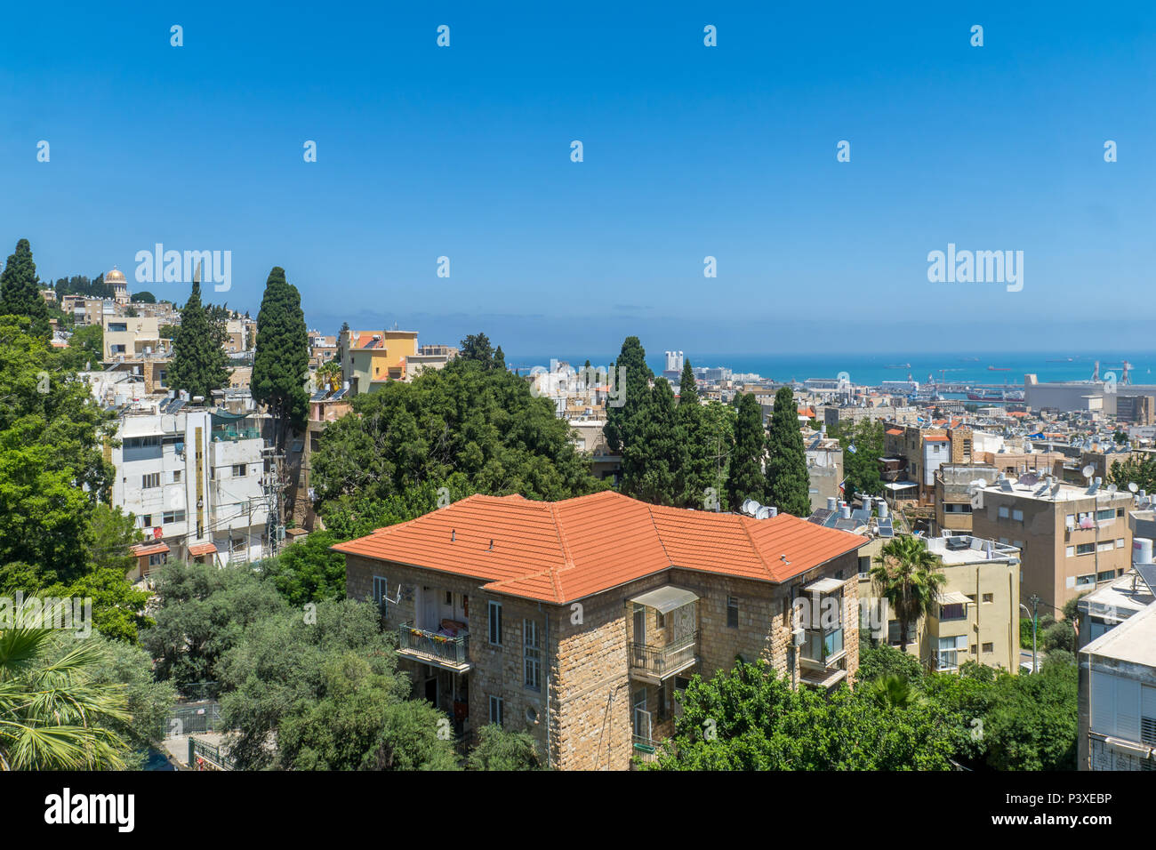 View of the downtown, the port and the Bahai shrine from Hadar HaCarmel ...
