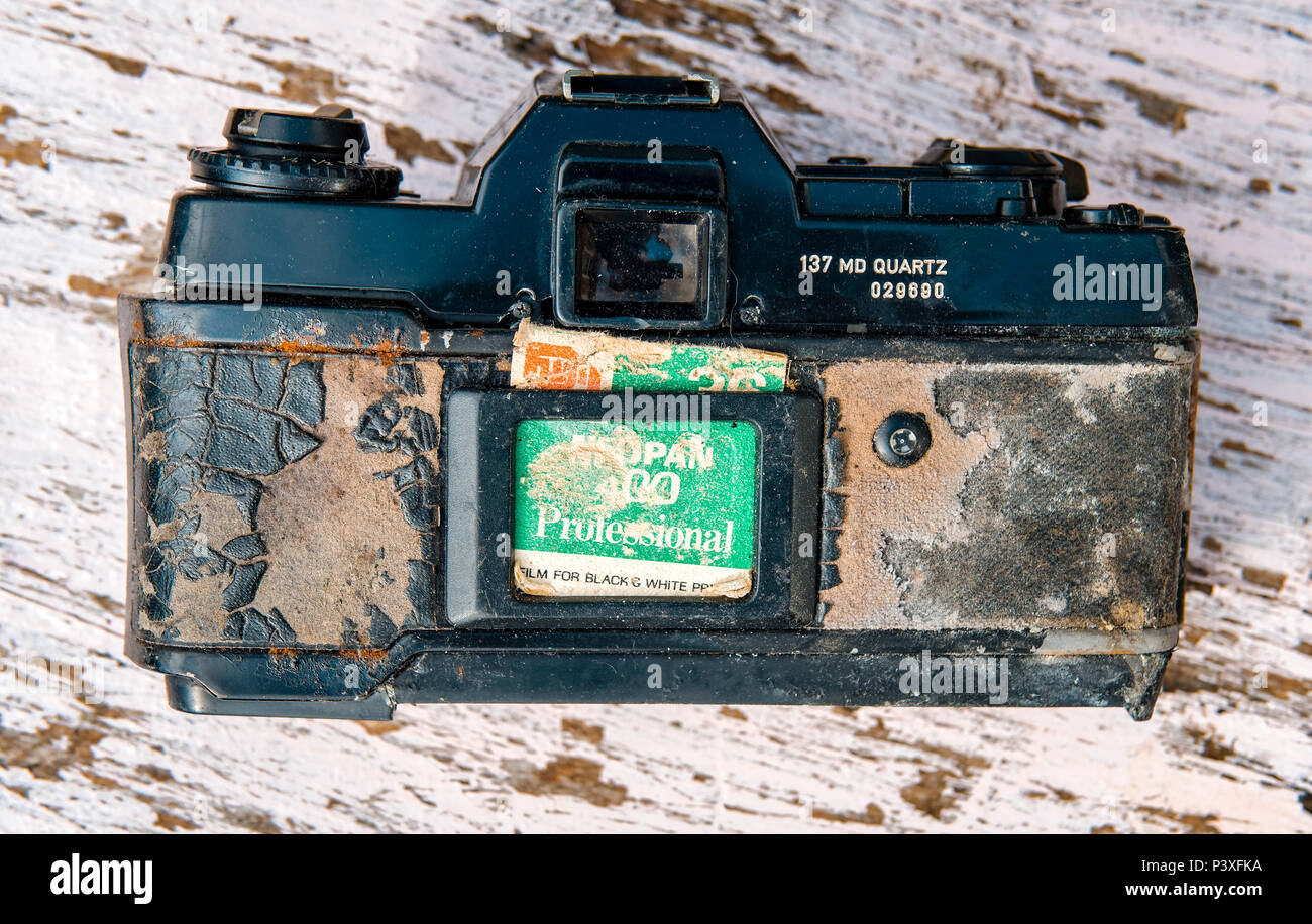 Broken camera equipment hi-res stock photography and images - Alamy