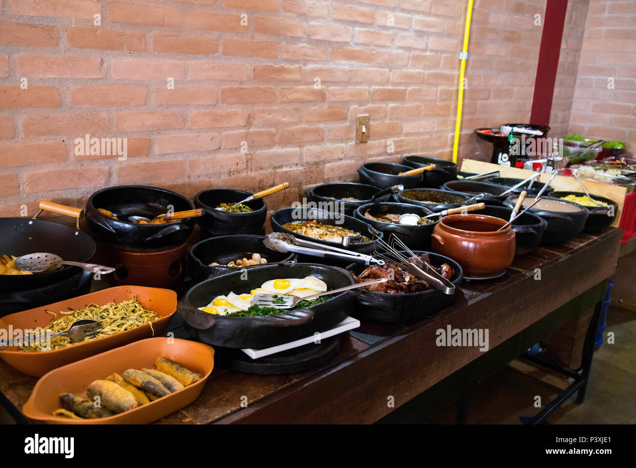 Comida caseira em restaurante na cidade de Cunha Stock Photo - Alamy