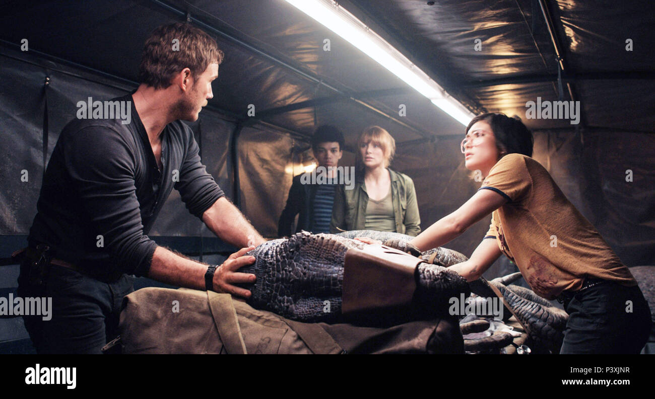 JURASSIC WORLD: FALLEN KINGDOM, from left, Chris Pratt, Bryce Dallas ...
