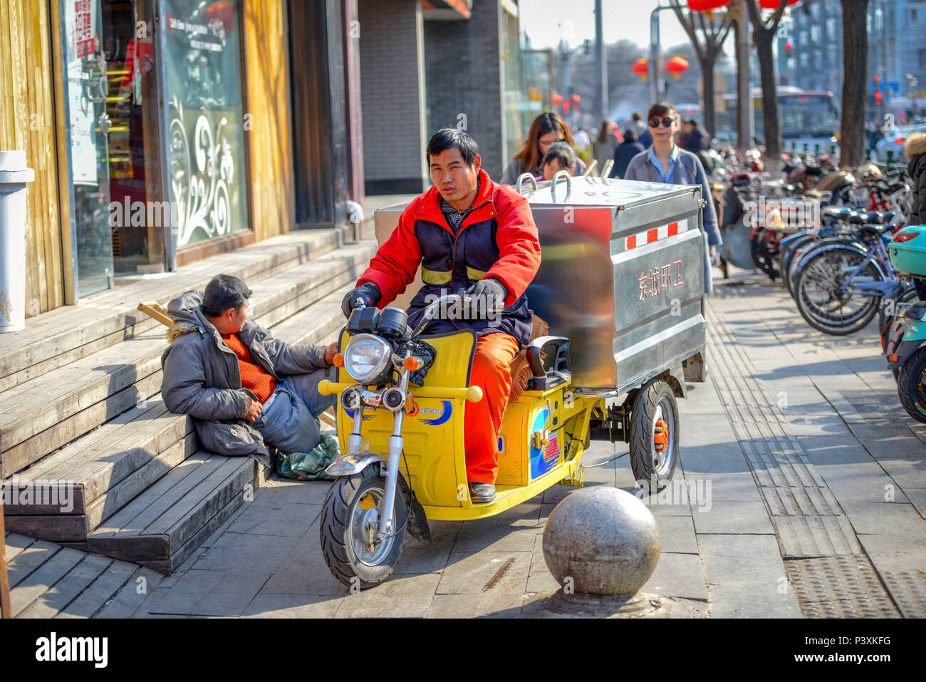 China cars bicycles hi-res stock photography and images - Alamy
