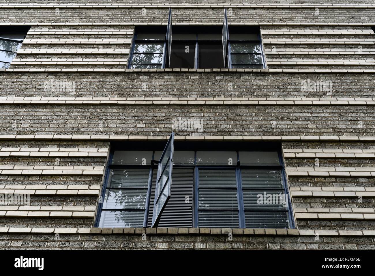 Apartment building with brick lines in Denver Stock Photo - Alamy