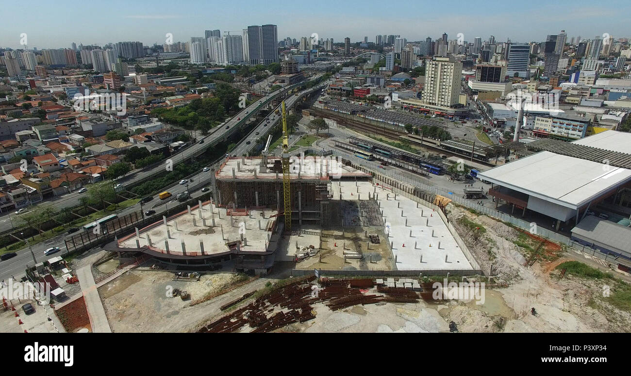 Imagem aérea da construção da Nova Prefeitura de Osasco e da antiga ...