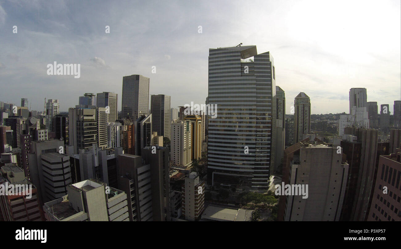 Imagem aérea do prédio da Vivo, na avenida Engenheiro Luis Carlos ...