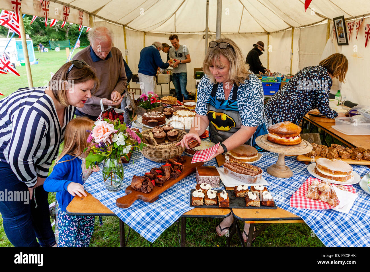 English fete cake hi-res stock photography and images - Alamy