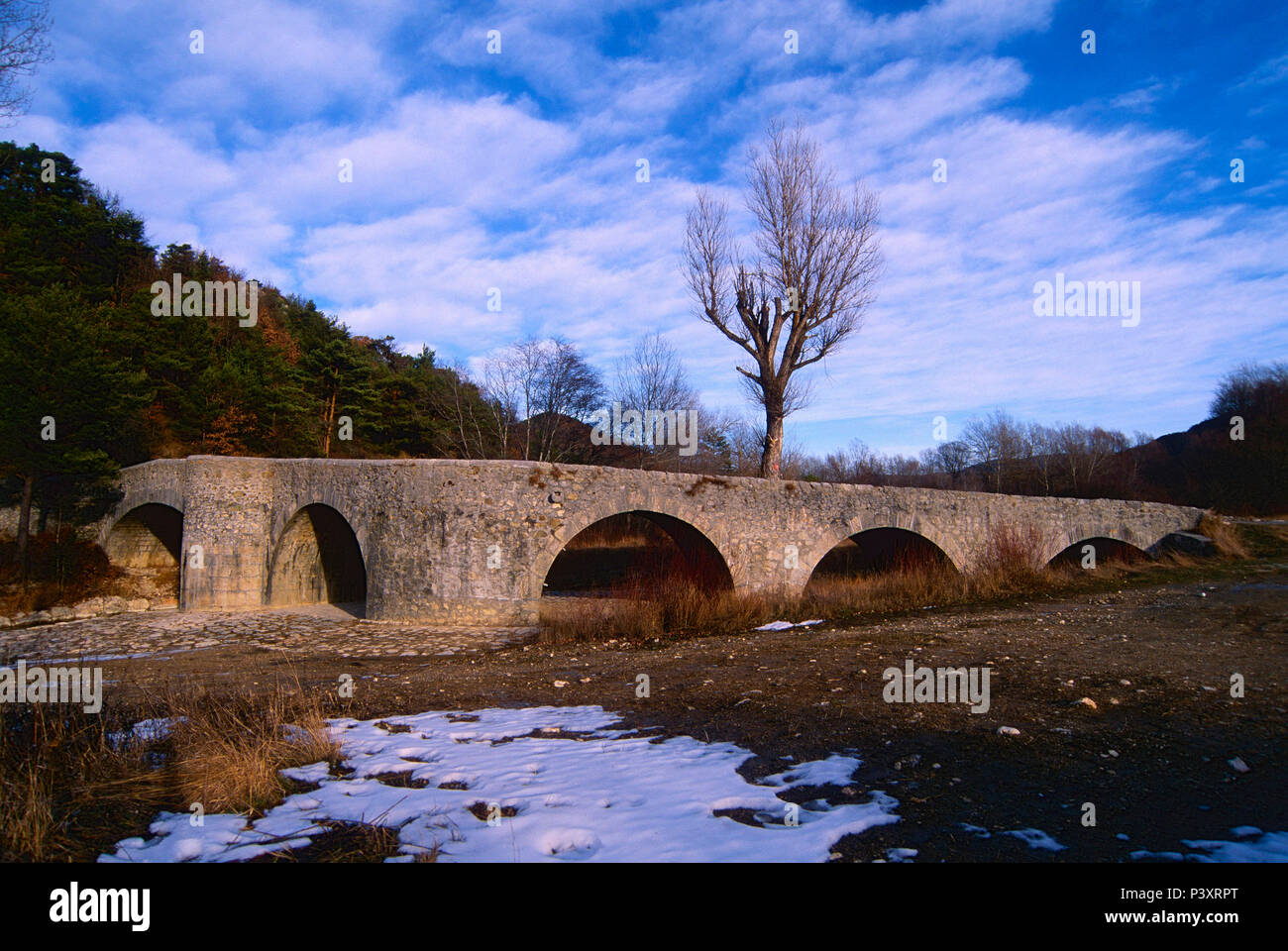 Bended bridge hi-res stock photography and images - Alamy