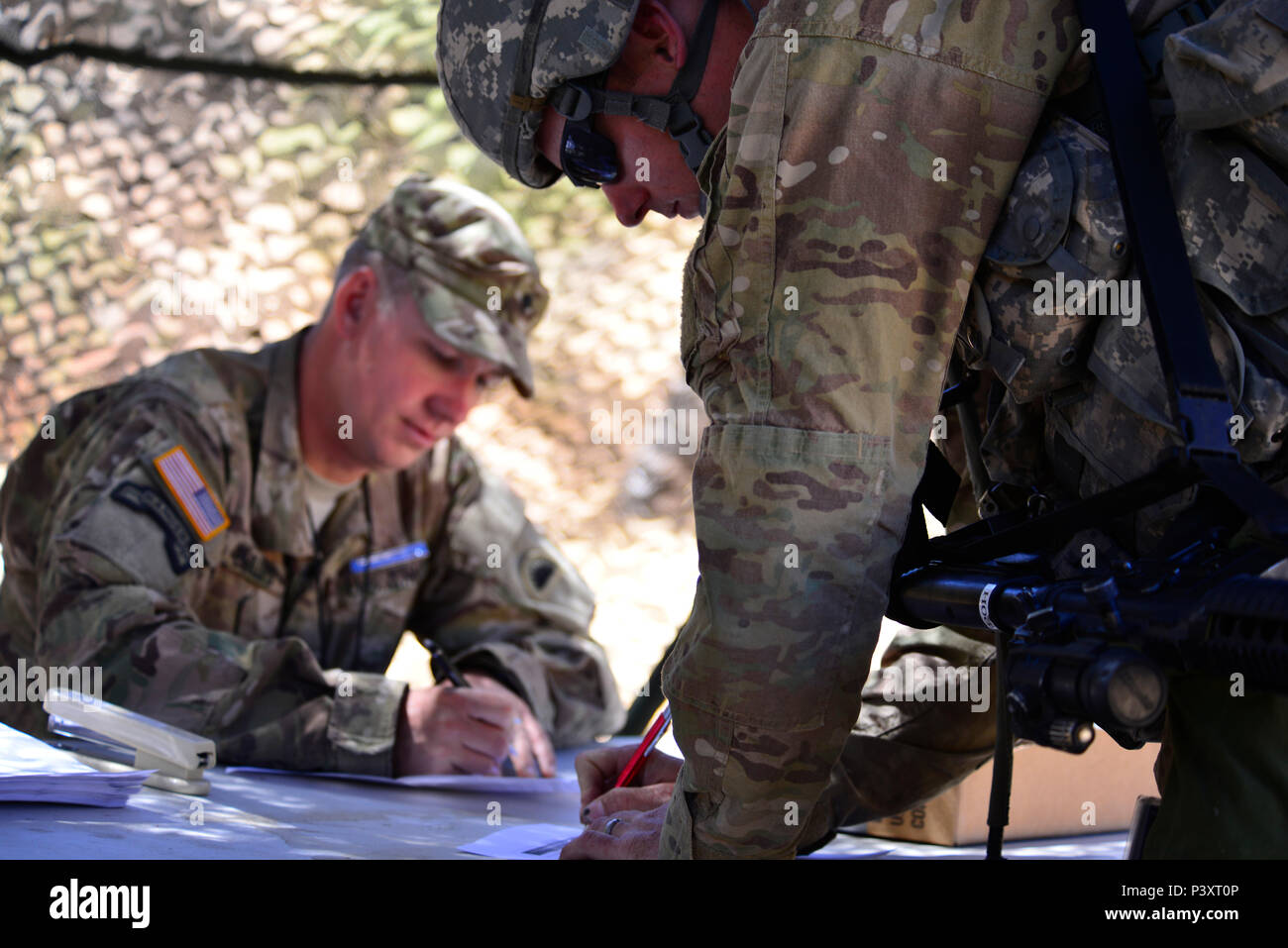 An Oregon Army National Guard Soldier with the 41st Infantry Brigade ...