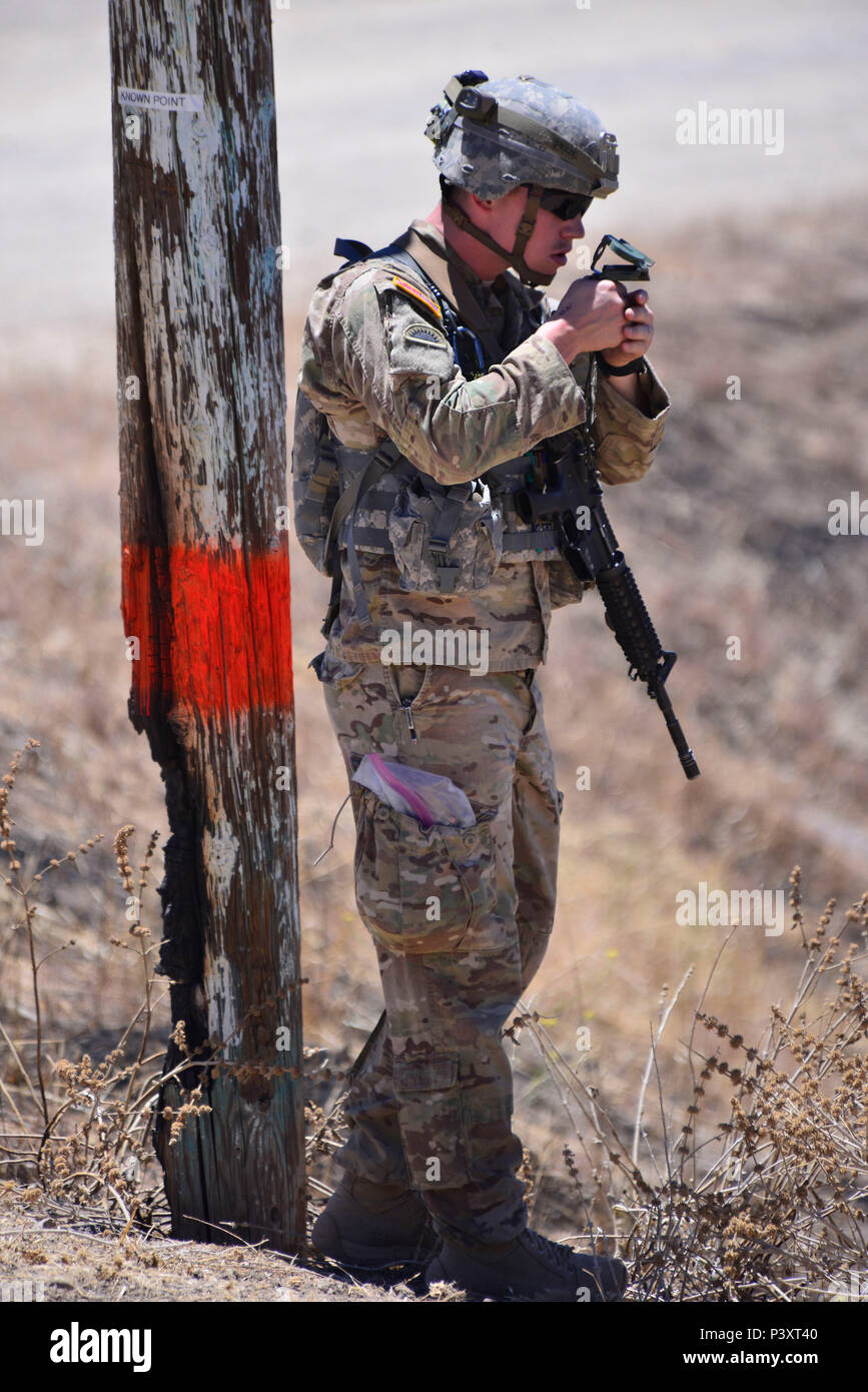 An Oregon Army National Guard Soldier shoots an azimuth using his ...