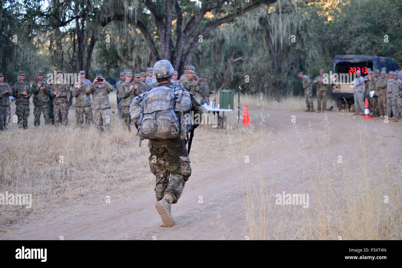 Oregon Army National Guard Soldier, 1st Lt. Matthew Shepergerdes, with ...