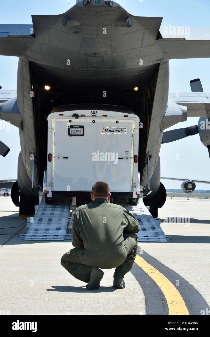439th aeromedical evacuation squadron hi-res stock photography and ...