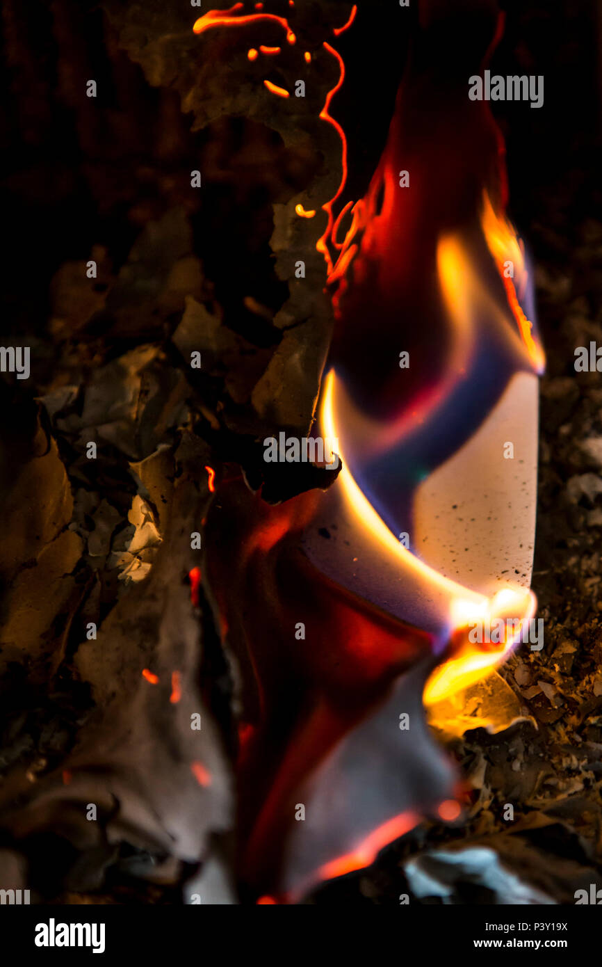 Scrunched up paper hi-res stock photography and images - Alamy