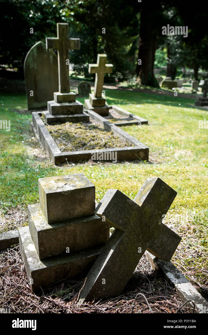 Old fashioned headstone hi-res stock photography and images - Alamy