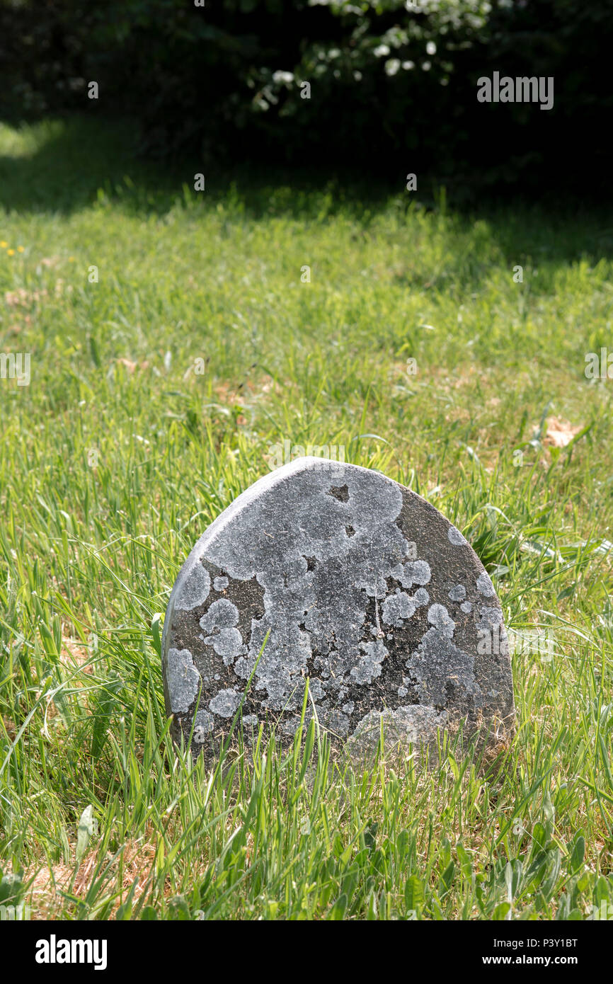 Old stone gravestone hi-res stock photography and images - Alamy