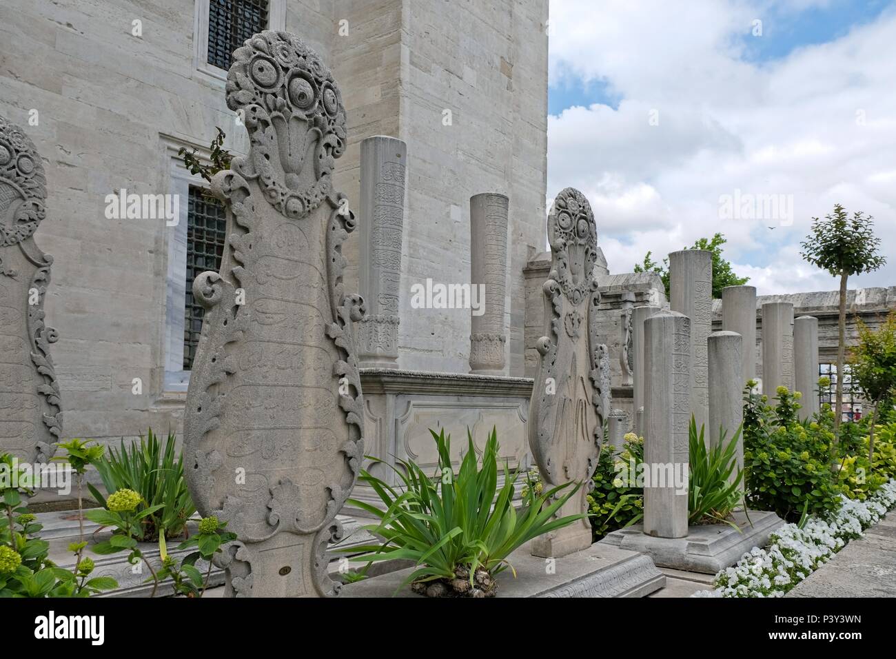 Turkey muslim ottoman graveyard hi-res stock photography and images - Alamy