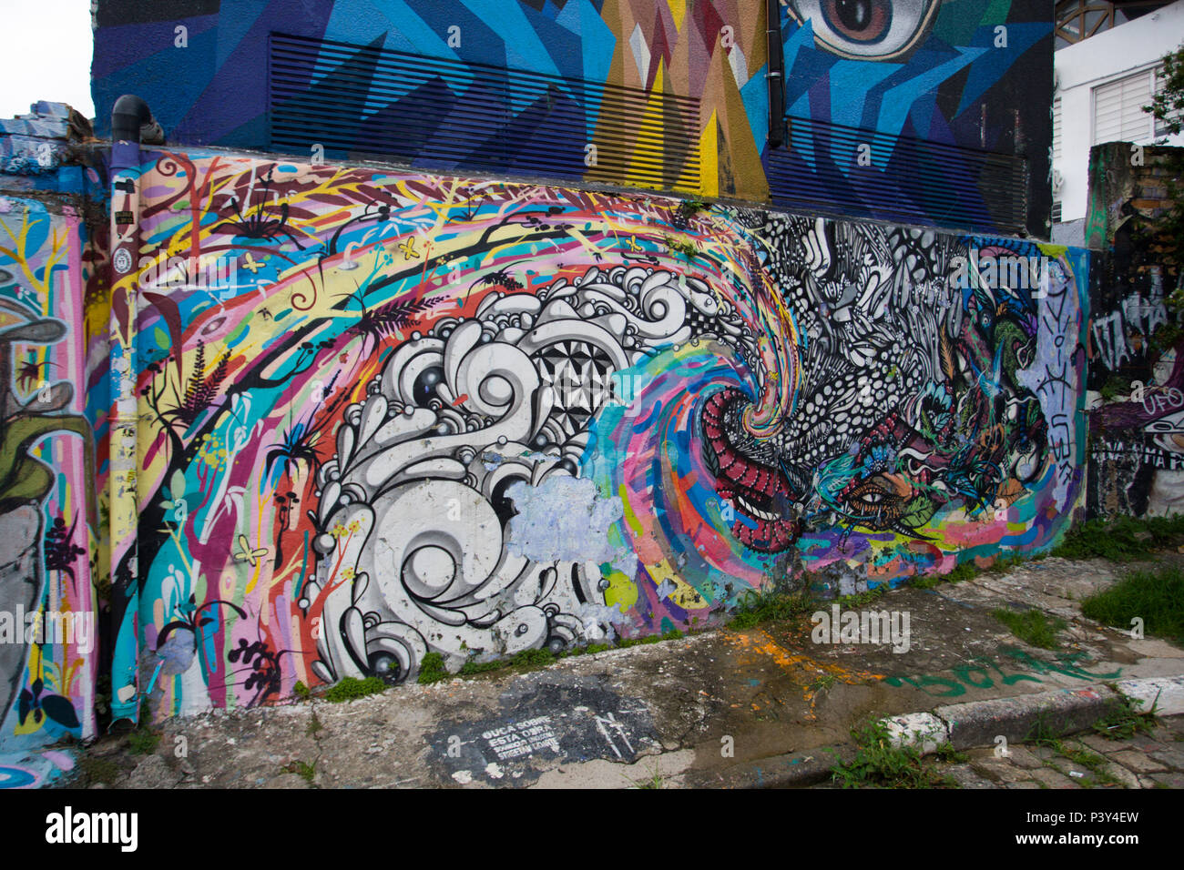 Beco do Batman situado na Vila Madalena, Zona Oeste de São Paulo Stock ...