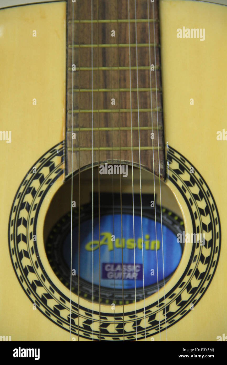 Instrumento viola caipira Stock Photo - Alamy