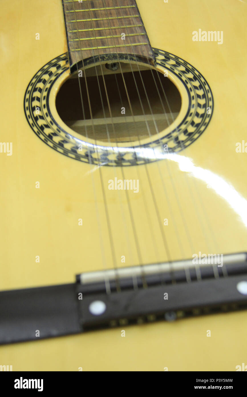 Instrumento viola caipira Stock Photo - Alamy