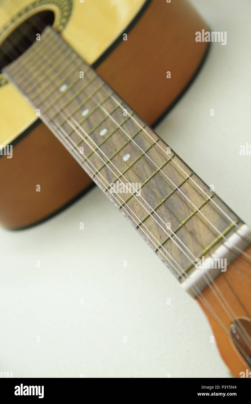 Instrumento viola caipira Stock Photo - Alamy