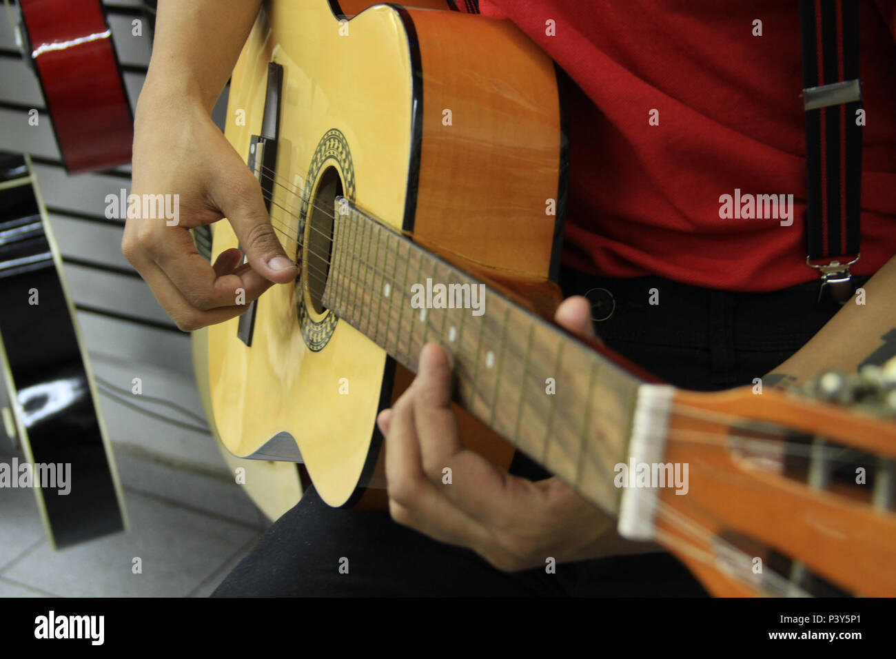 Instrumento viola hi-res stock photography and images - Alamy