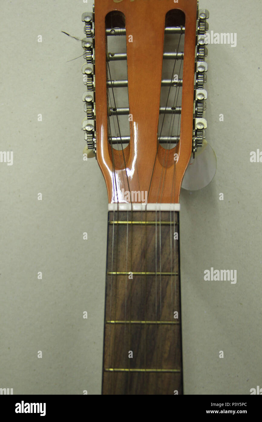 Instrumento viola caipira Stock Photo - Alamy