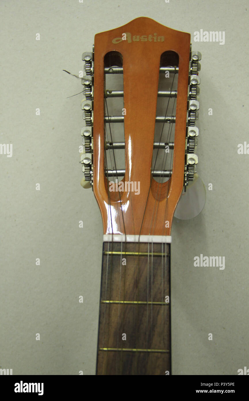 Instrumento viola hi-res stock photography and images - Alamy