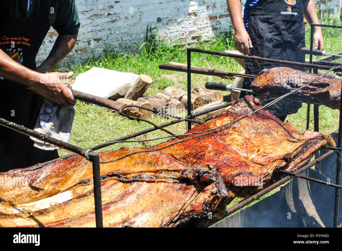 Churrasco no Centro de Tradições Gaúchas, em Porto Alegre, Rio Grande ...