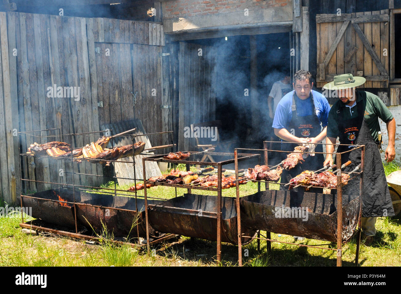 Churrasco no Centro de Tradições Gaúchas, em Porto Alegre, Rio Grande ...