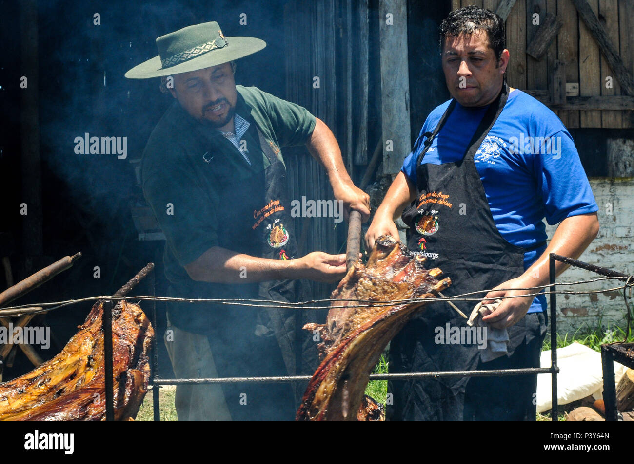 Churrasco no Centro de Tradições Gaúchas, em Porto Alegre, Rio Grande ...