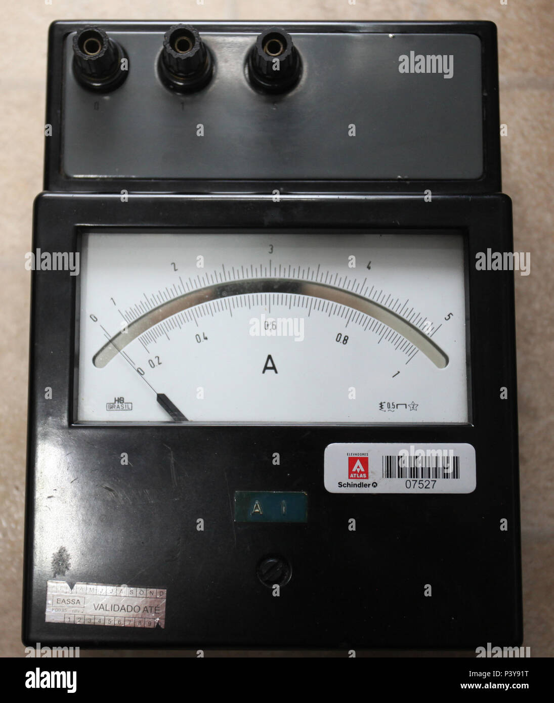 Ohmímetro analógico, instrumento de medida elétrica Stock Photo - Alamy