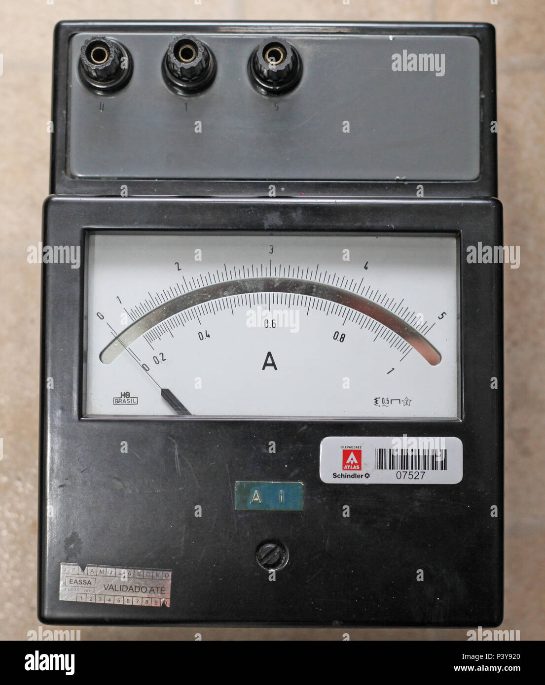 Ohmímetro analógico, instrumento de medida elétrica Stock Photo - Alamy