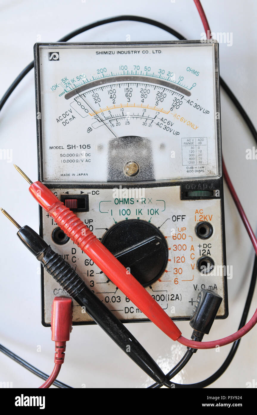Ohmímetro analógico, instrumento de medida elétrica Stock Photo - Alamy