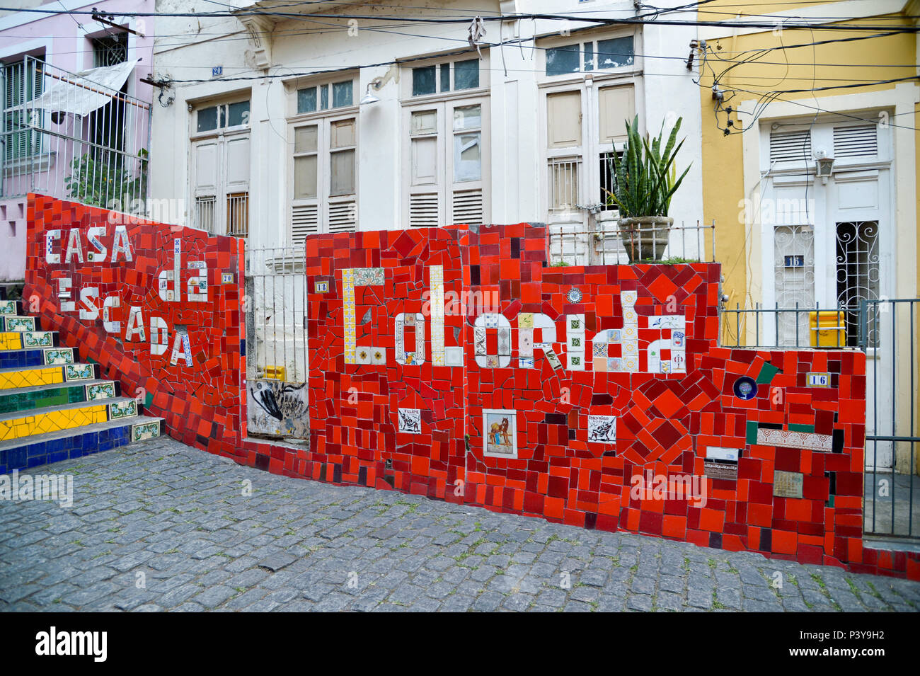 A Escadaria Selarón é uma obra arquitetônica localizada entre os ...