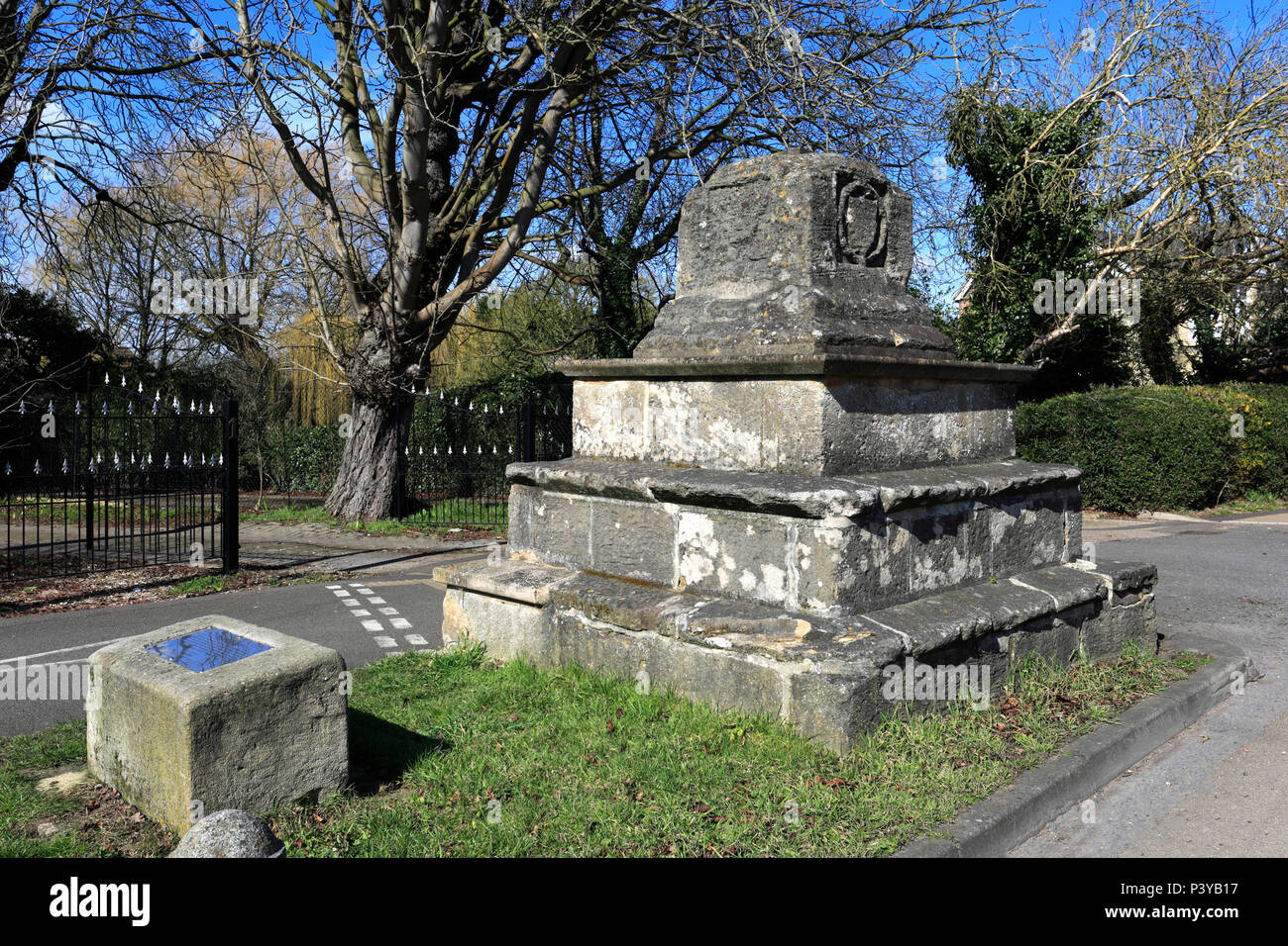 The Old Stone Cross in the Causeway, March town, Cambridgeshire ...