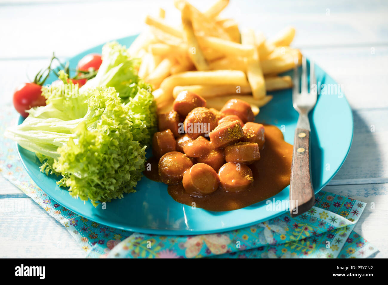 Currywurst mit Pommes, Fastfood Stock Photo - Alamy
