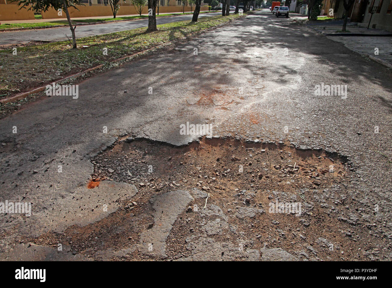 Avenida Guilherme de Paula Xavier, na área central de Campo Mourão, no ...