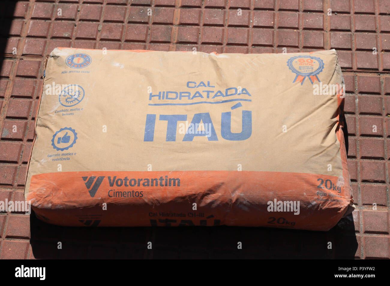 Pacote de 20kg de cal hidratada Stock Photo - Alamy