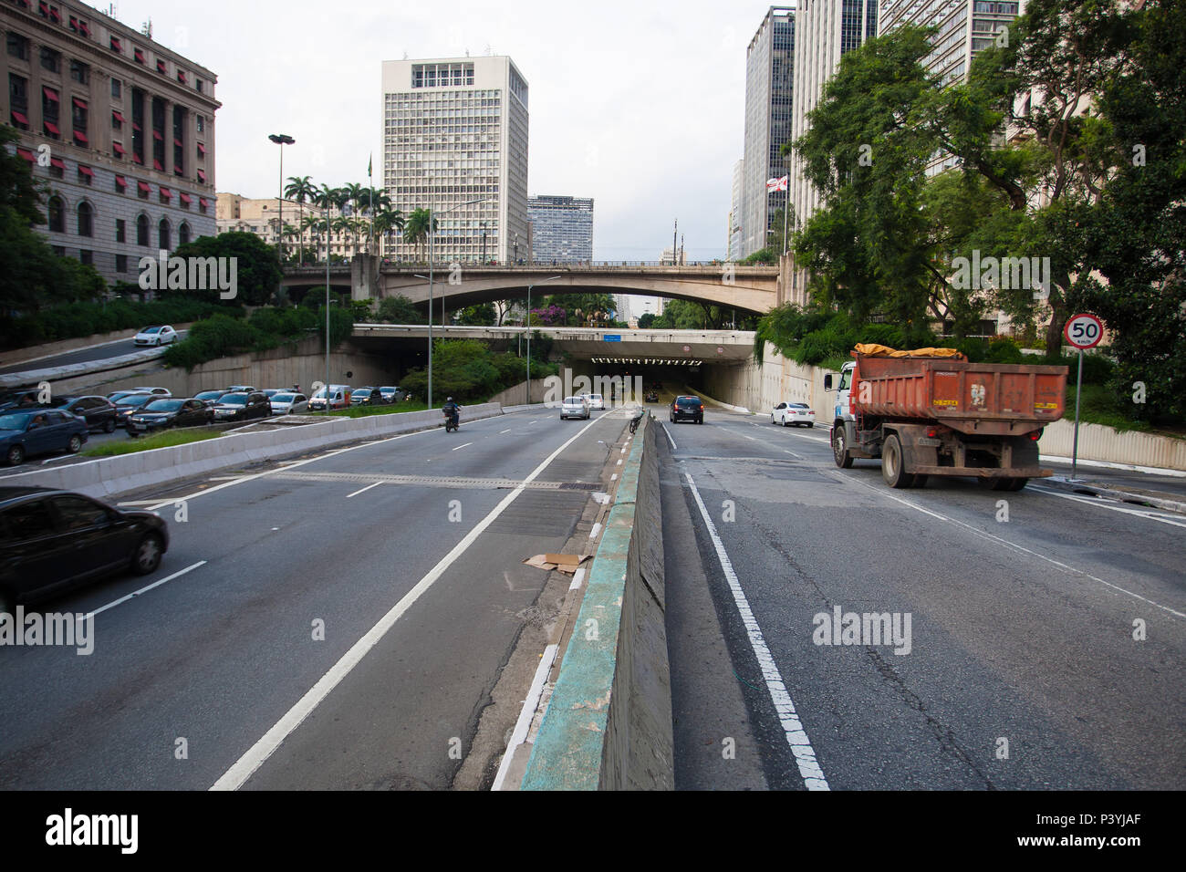 Sao paulo viaduto do cha hi-res stock photography and images - Alamy