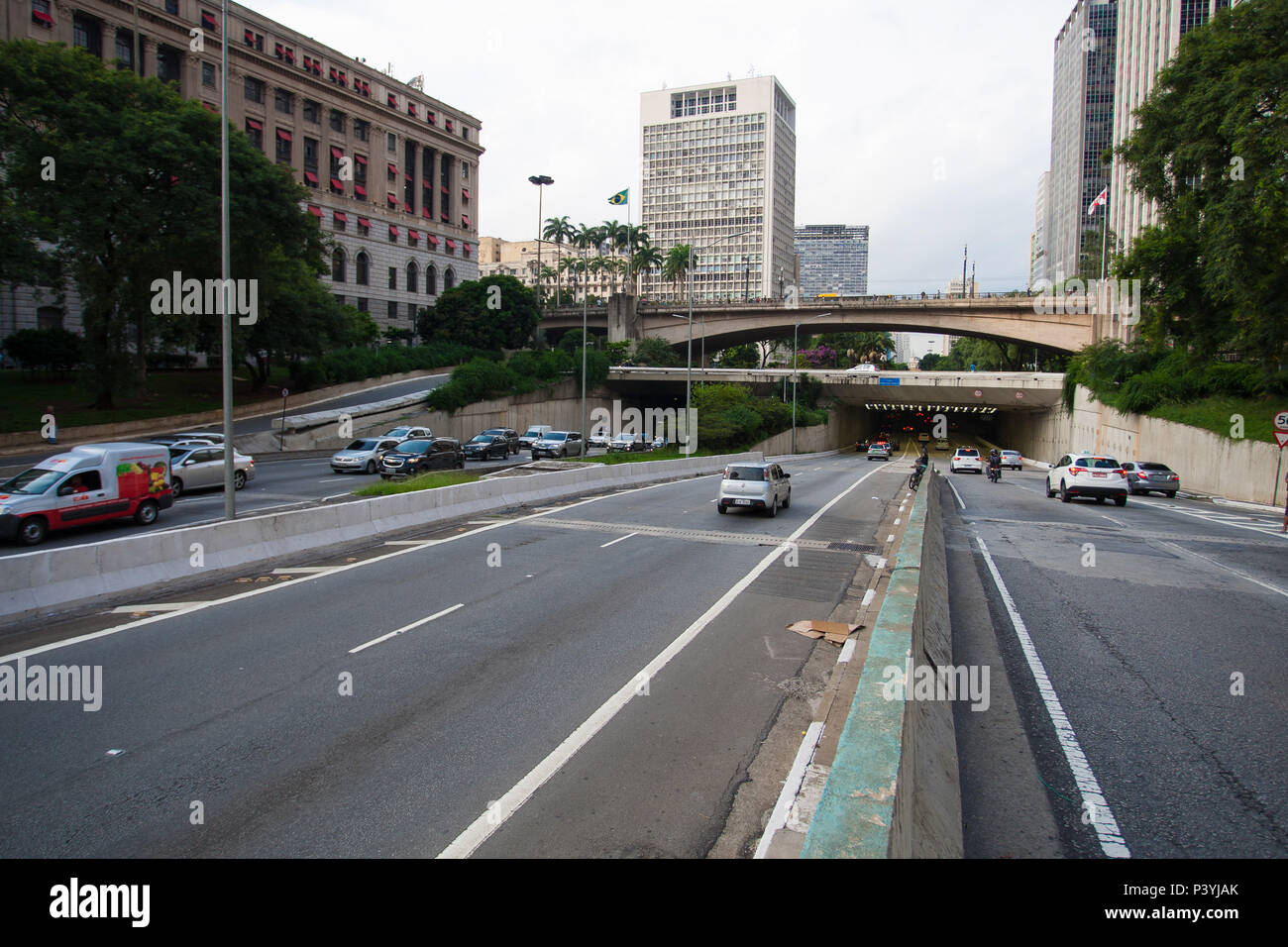 Viaduto do Chá no Centro de São Paulo Stock Photo - Alamy
