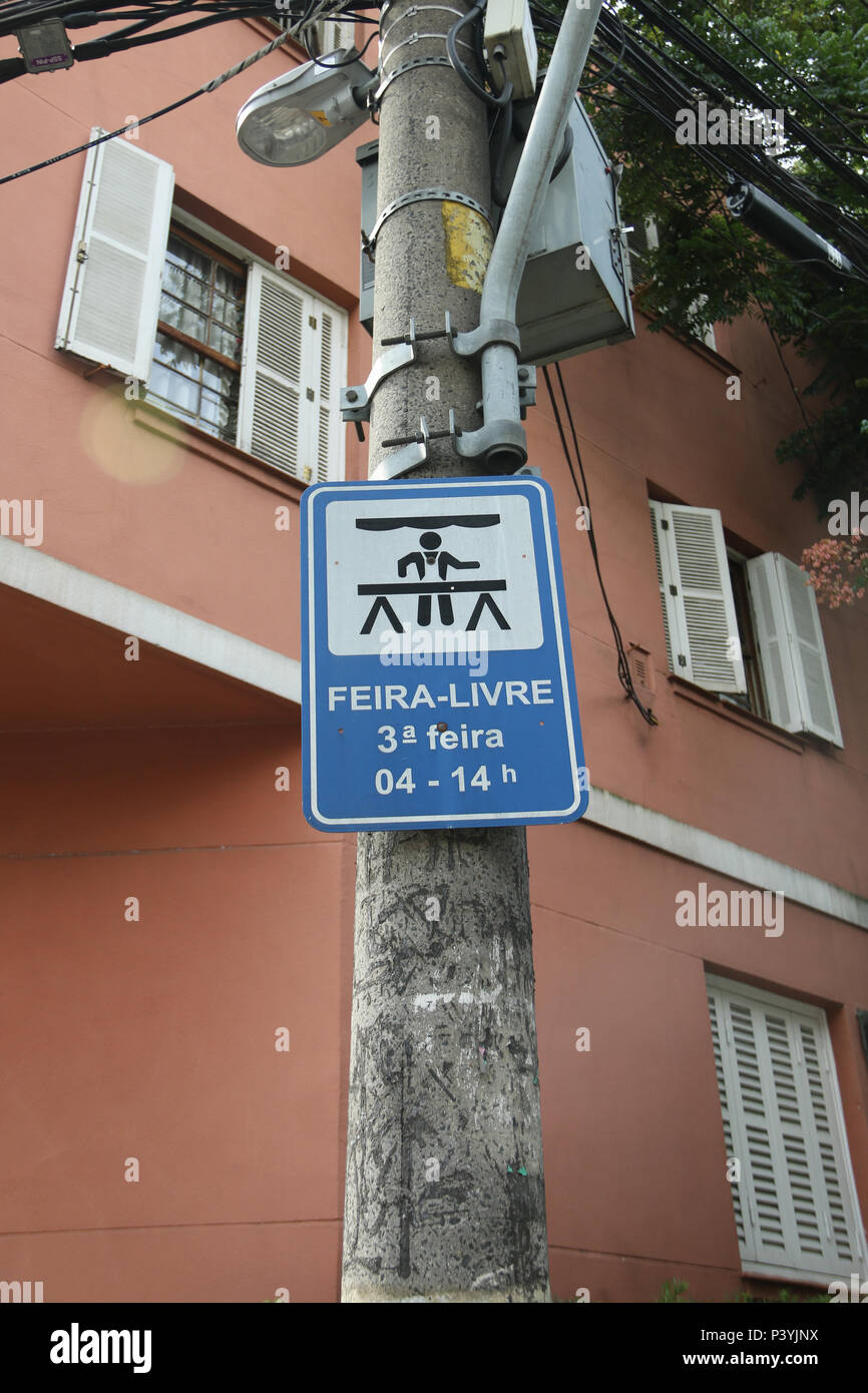 Placa indica Feira Livre em São Paulo Stock Photo - Alamy