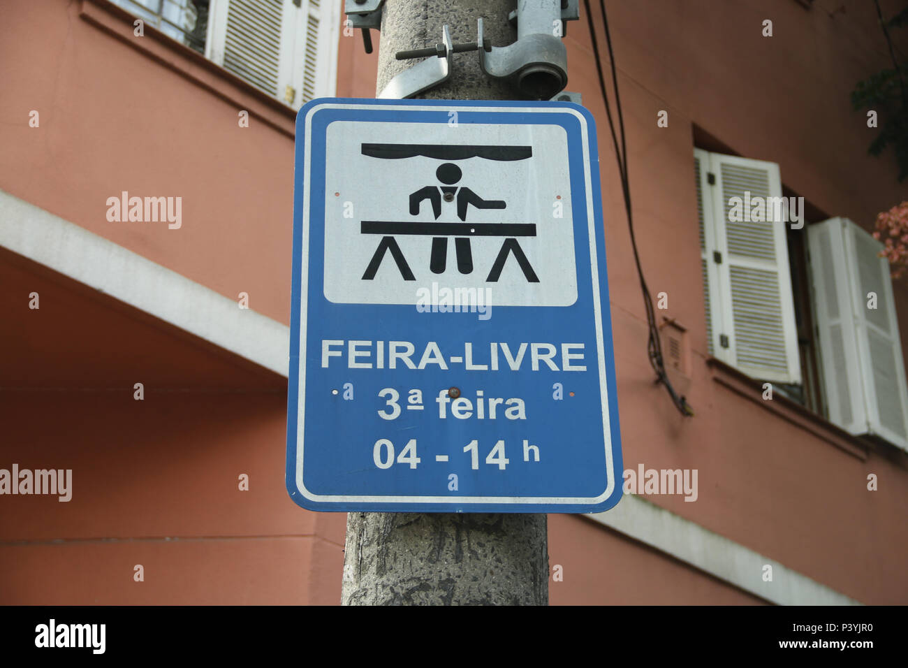 Placa indica Feira Livre em São Paulo Stock Photo - Alamy