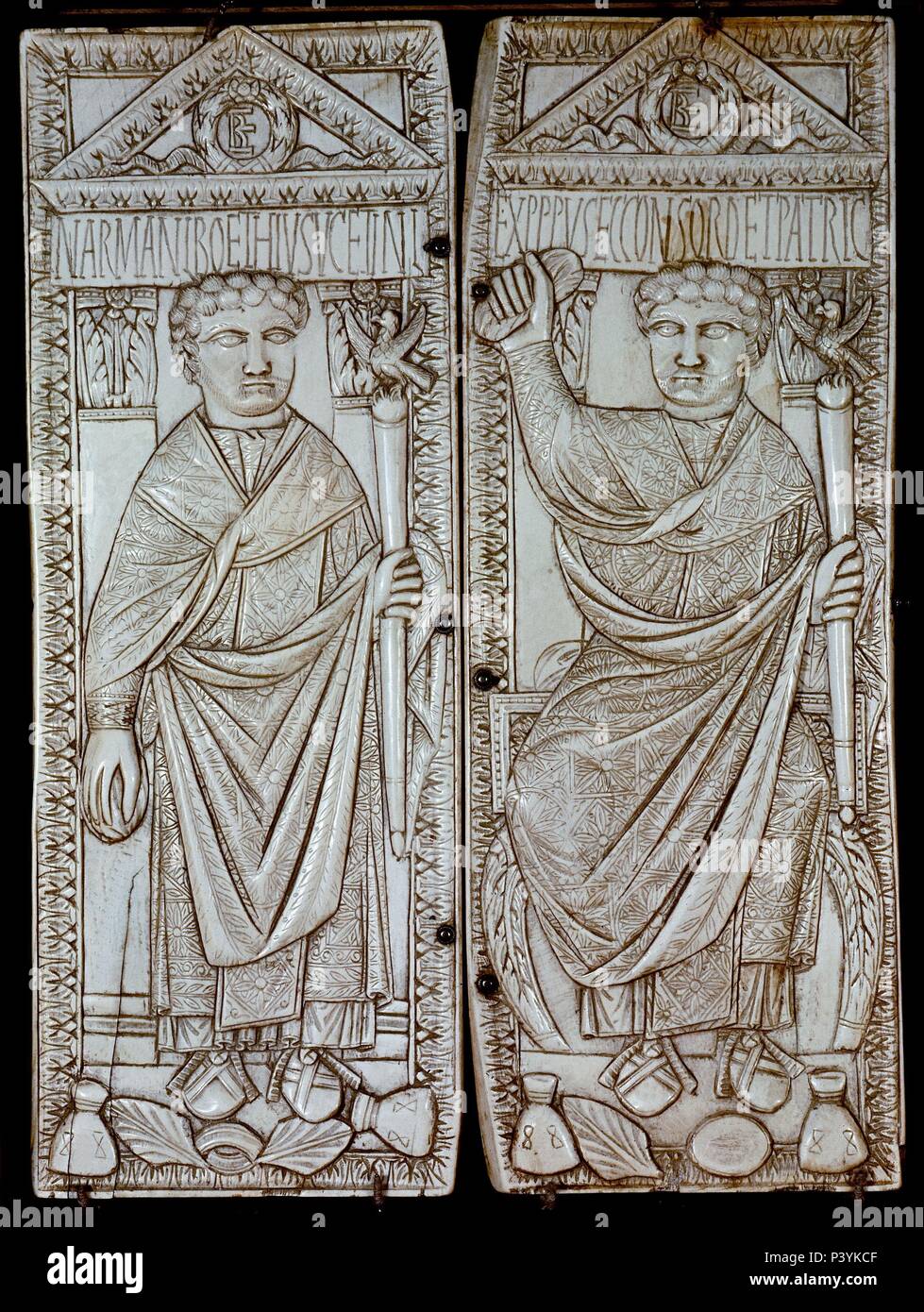 DIPTICO EN MARFIL DE BOEZIO - REPRESENTACION DE PATRICIOS - SIGLOS IX-X ...