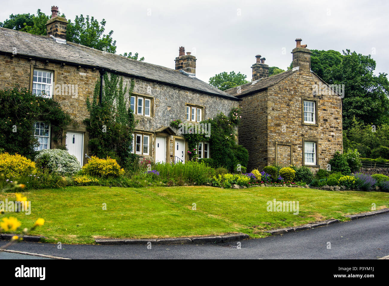 Pretty lancashire village hi-res stock photography and images - Alamy